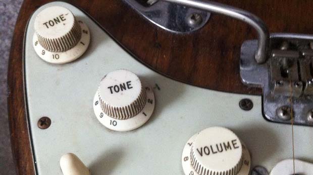 Silencing a crackly guitar volume control